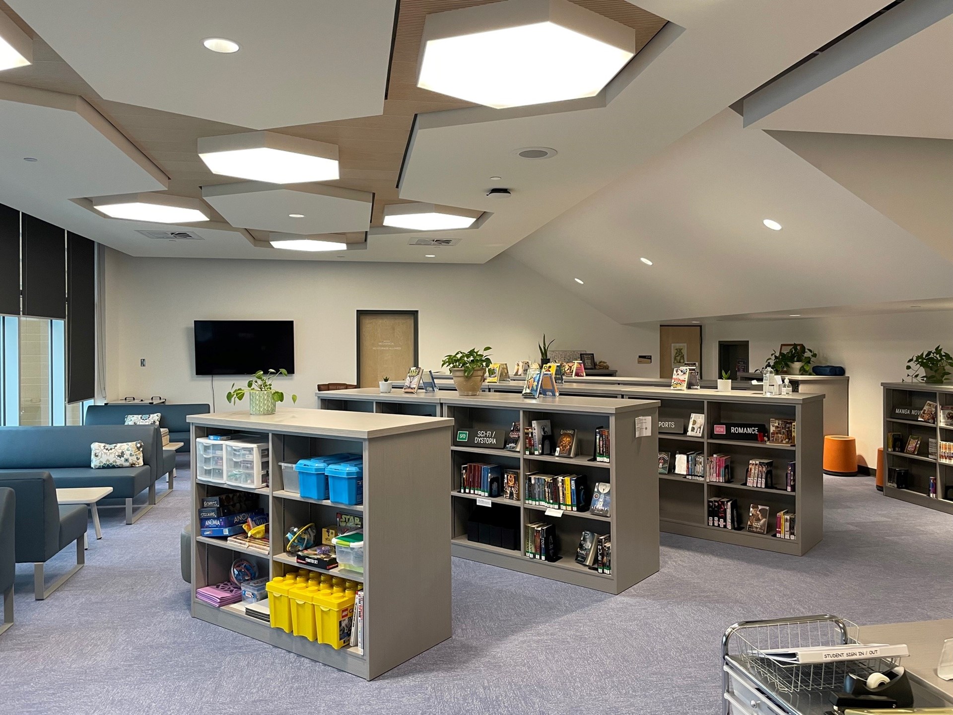 Library Learning Commons - École H S Grenda Middle School